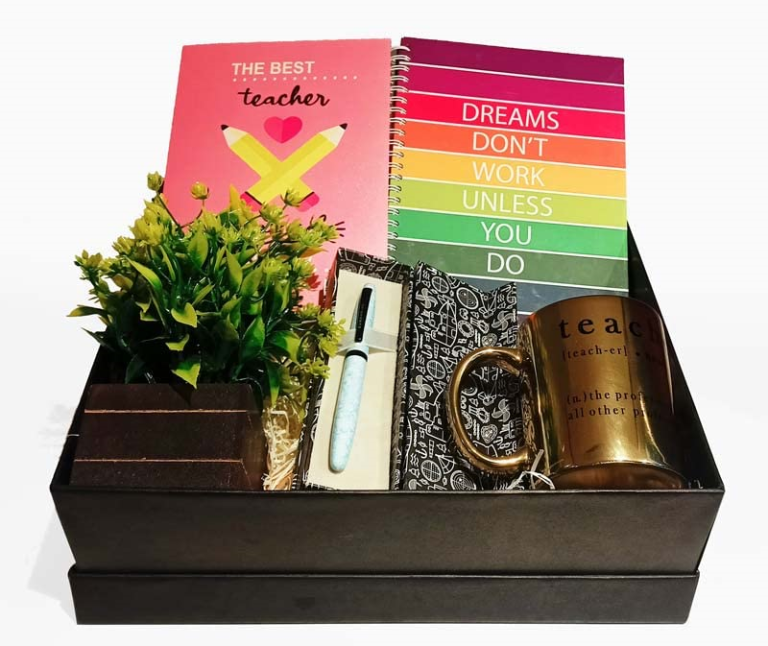 30 Best Gifts for Teachers to Honour Their Mentorship (2025)